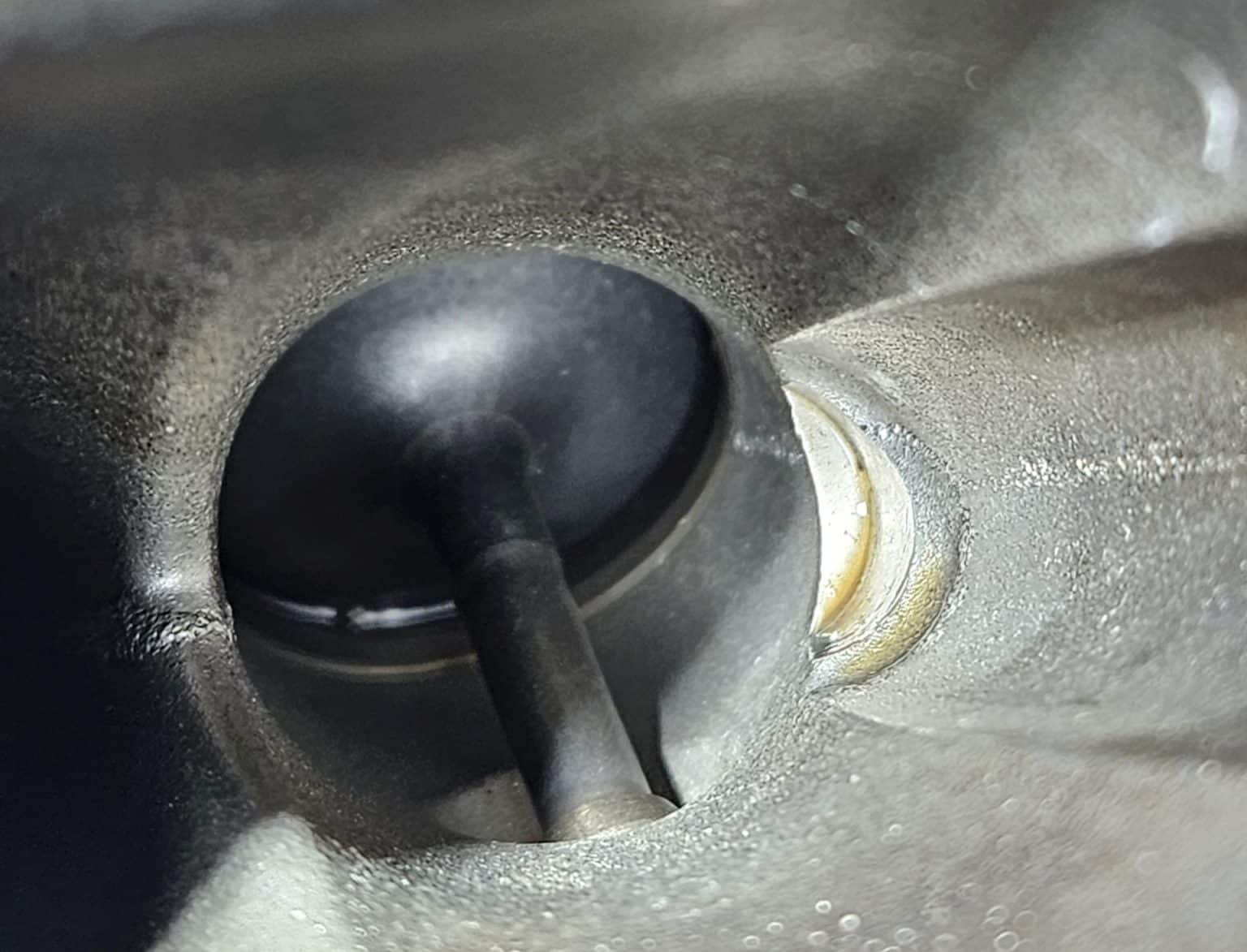 How to Remove Intake Valve Deposits in Direct Injection Engines