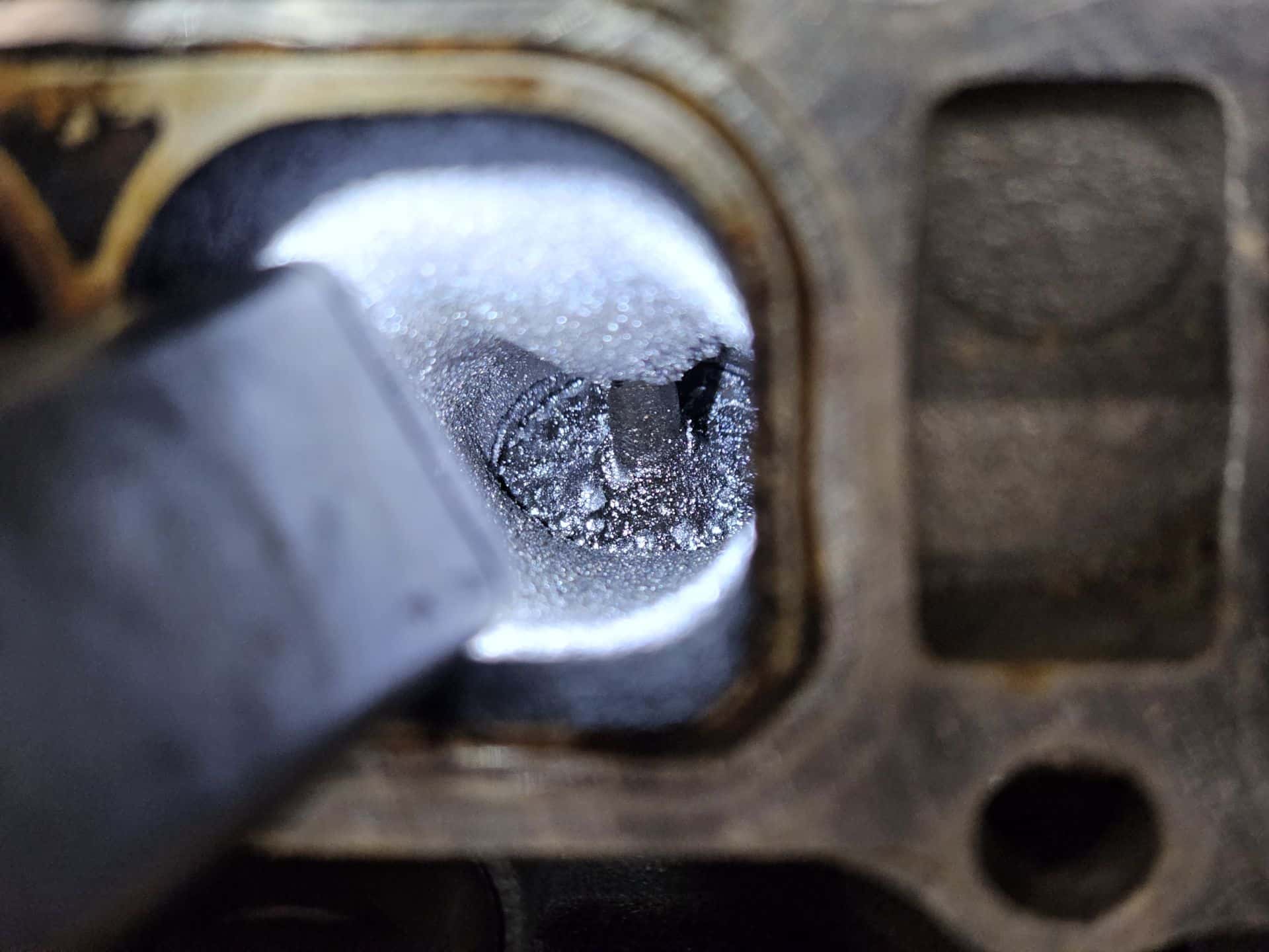 How to Remove Intake Valve Deposits in Direct Injection Engines