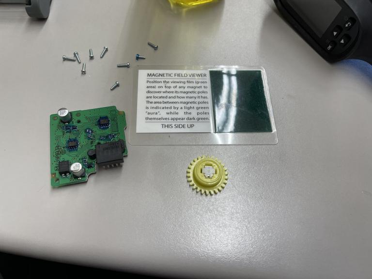 What's inside a steering angle sensor (SAS). Let's find out.